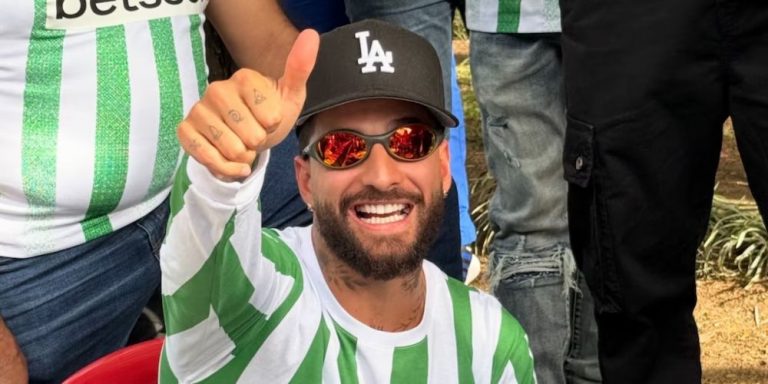 ¡Como un hincha más en la tribuna sur! Así fue captado Maluma en un ...